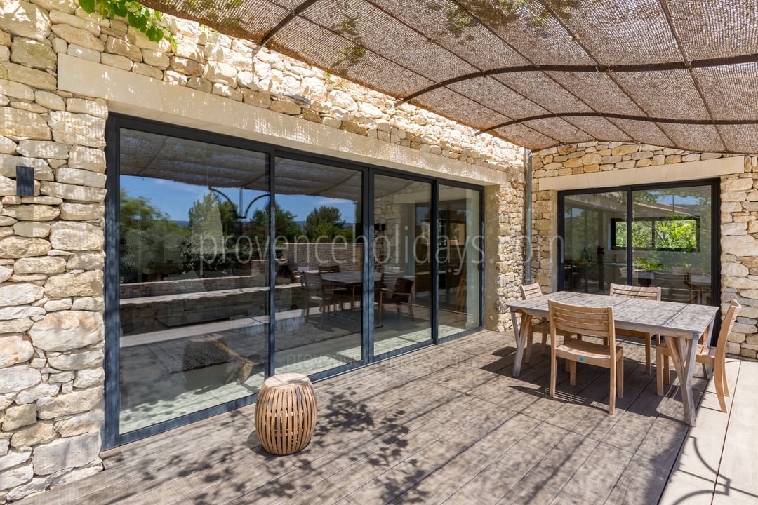 Contemporary stone villa with swimming pool and view of Gordes ...