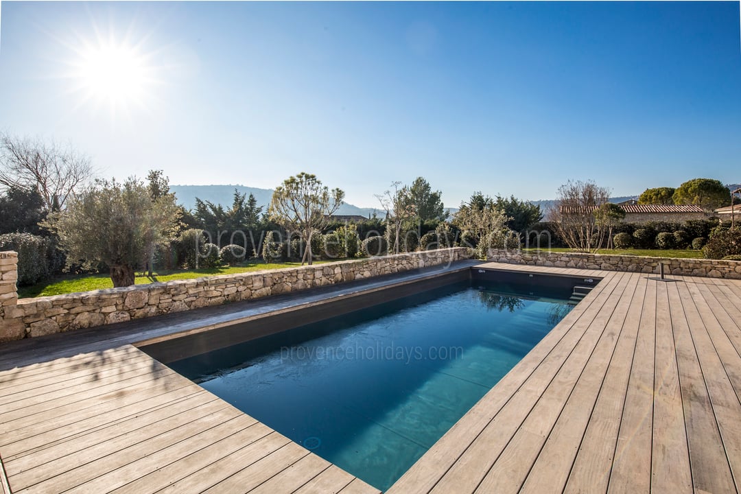 Contemporary stone villa with swimming pool and view of Gordes ...